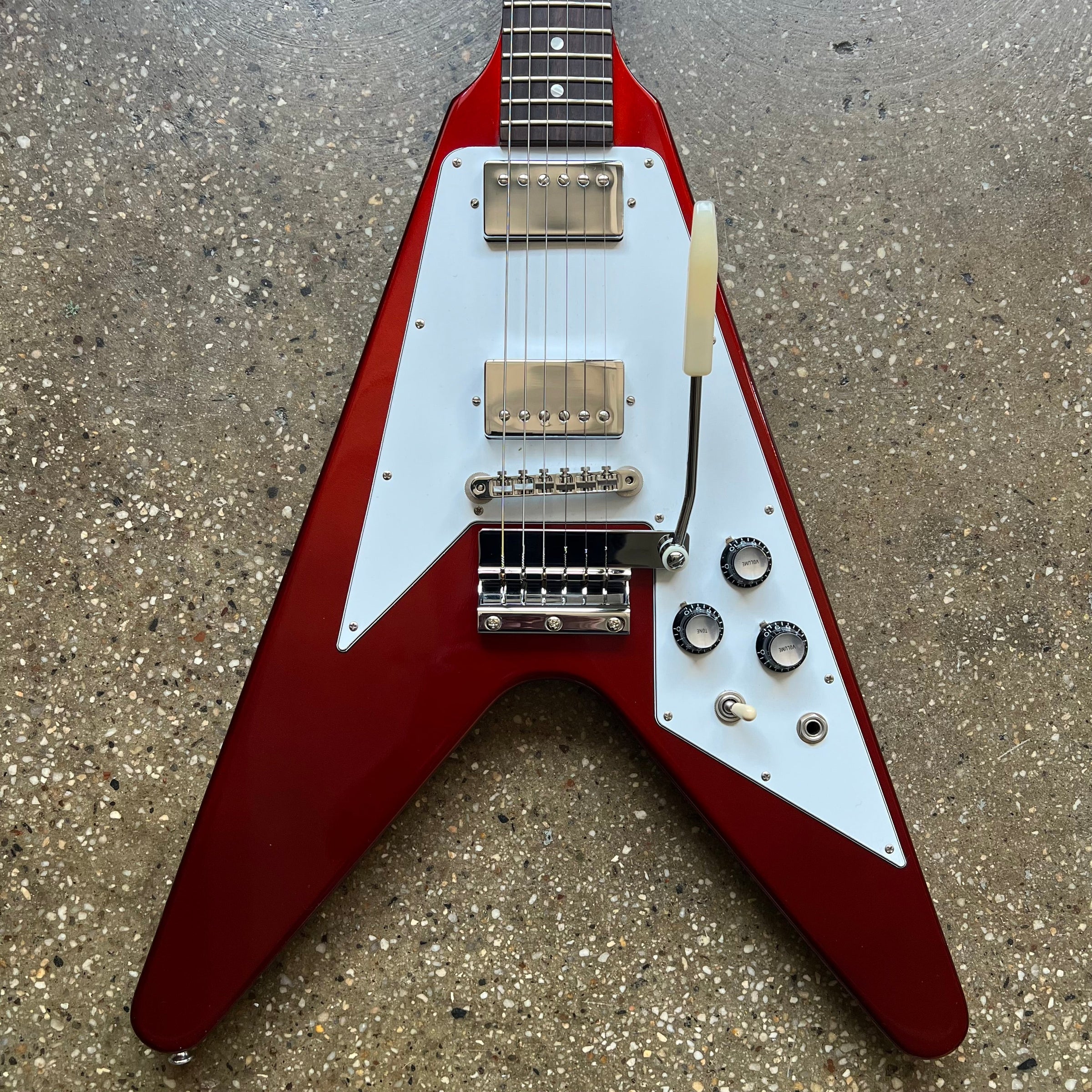 2021 Gibson Custom Shop 1967 Flying V w/ Vibrola Specs - Sparkling Bur ...