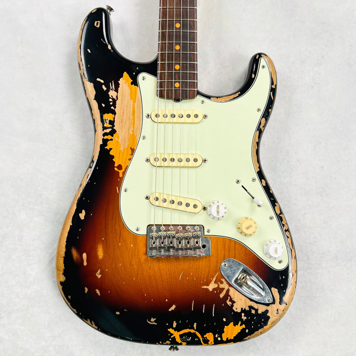 2024 Fender Mike McCready Signature Stratocaster Specs - 3-Tone Sunbur ...