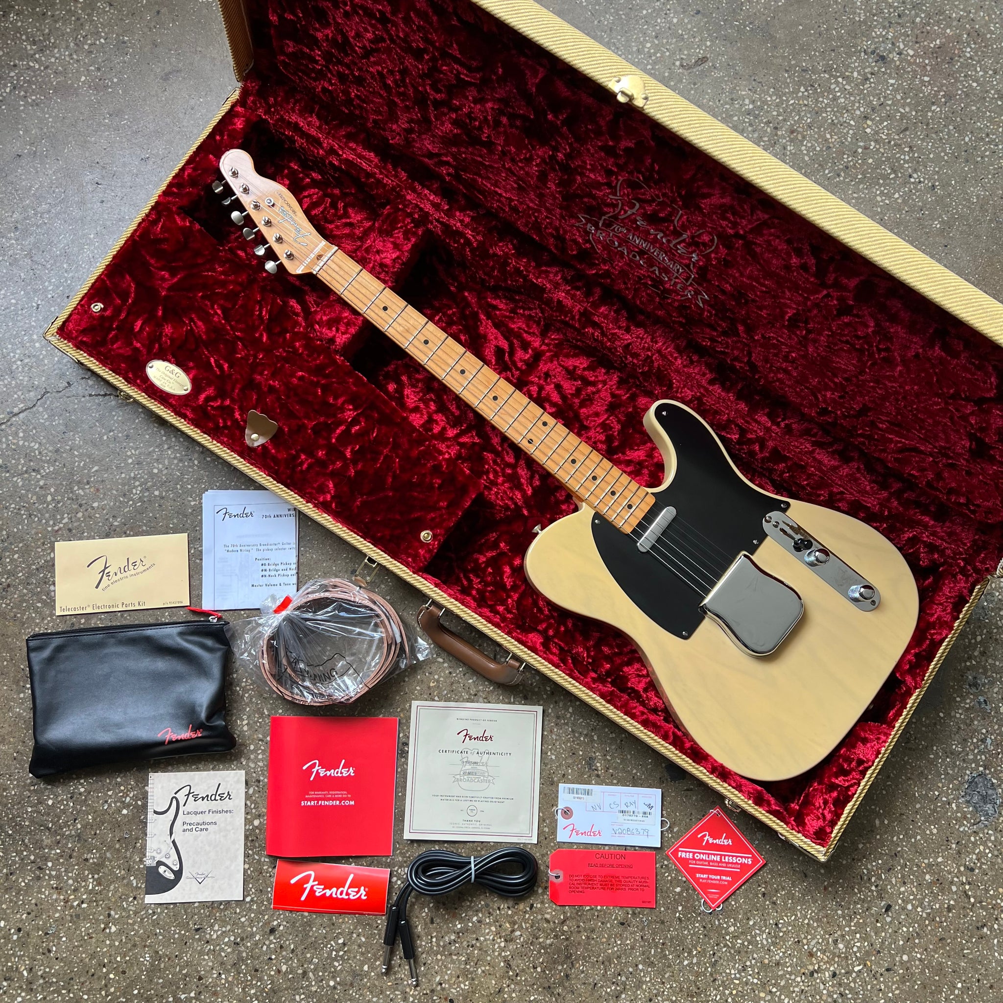 Fender 70th Anniversary Broadcaster 2020 - Blackguard Blonde | Tone Wolf