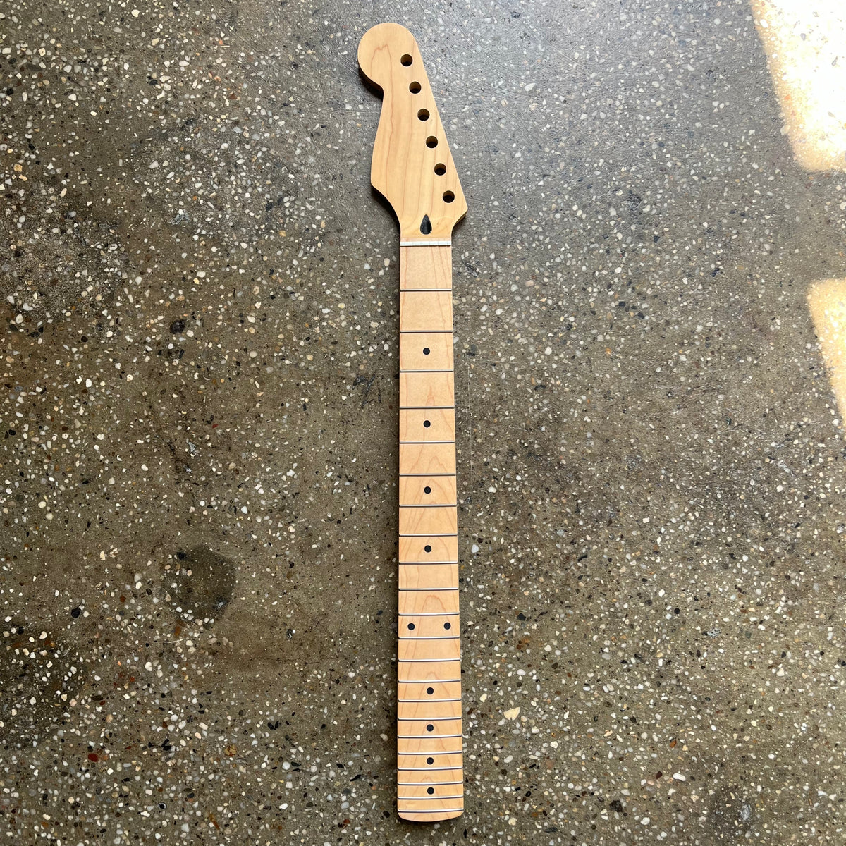 Mighty Mite Left Handed Stratocaster Neck - Natural | Tone Wolf