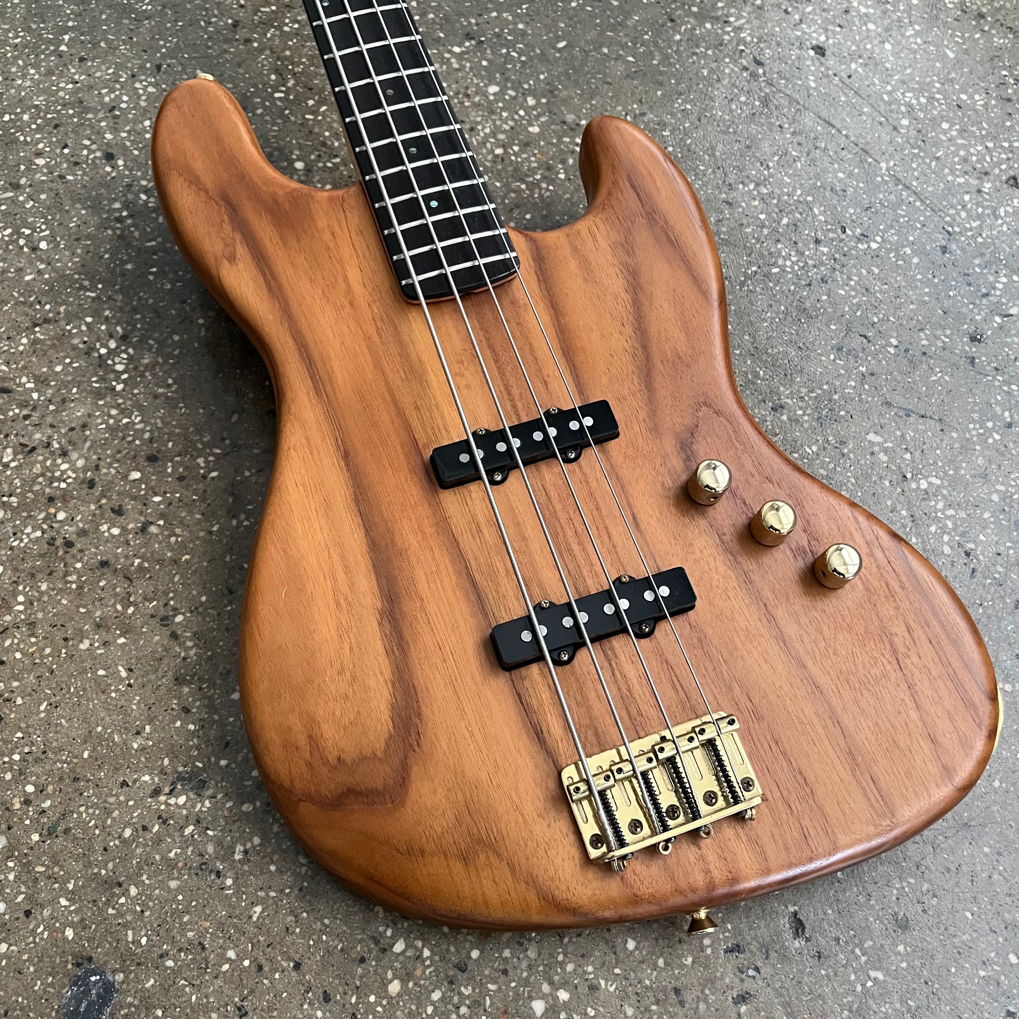 ESP Jazz Bass - Natural | Tone Wolf