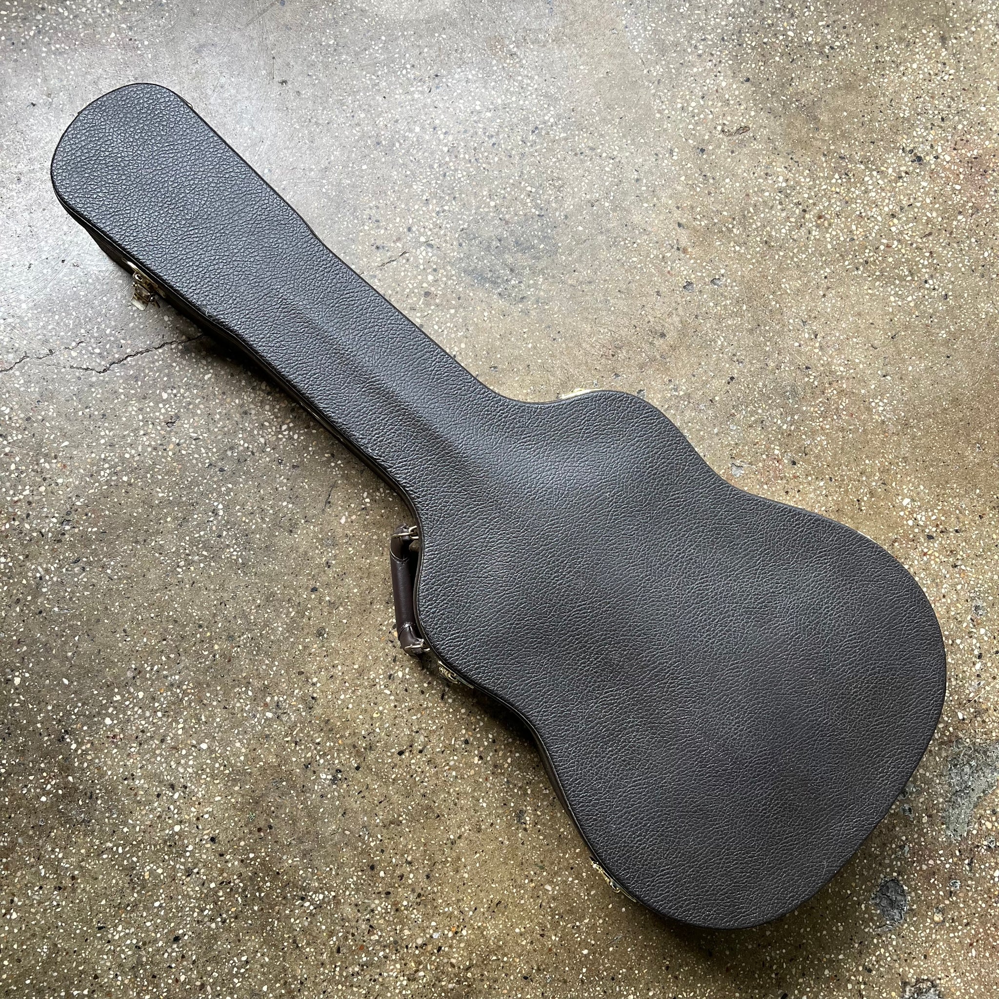 Taylor Hardshell Dreadnought Acoustic Guitar Case | Tone Wolf