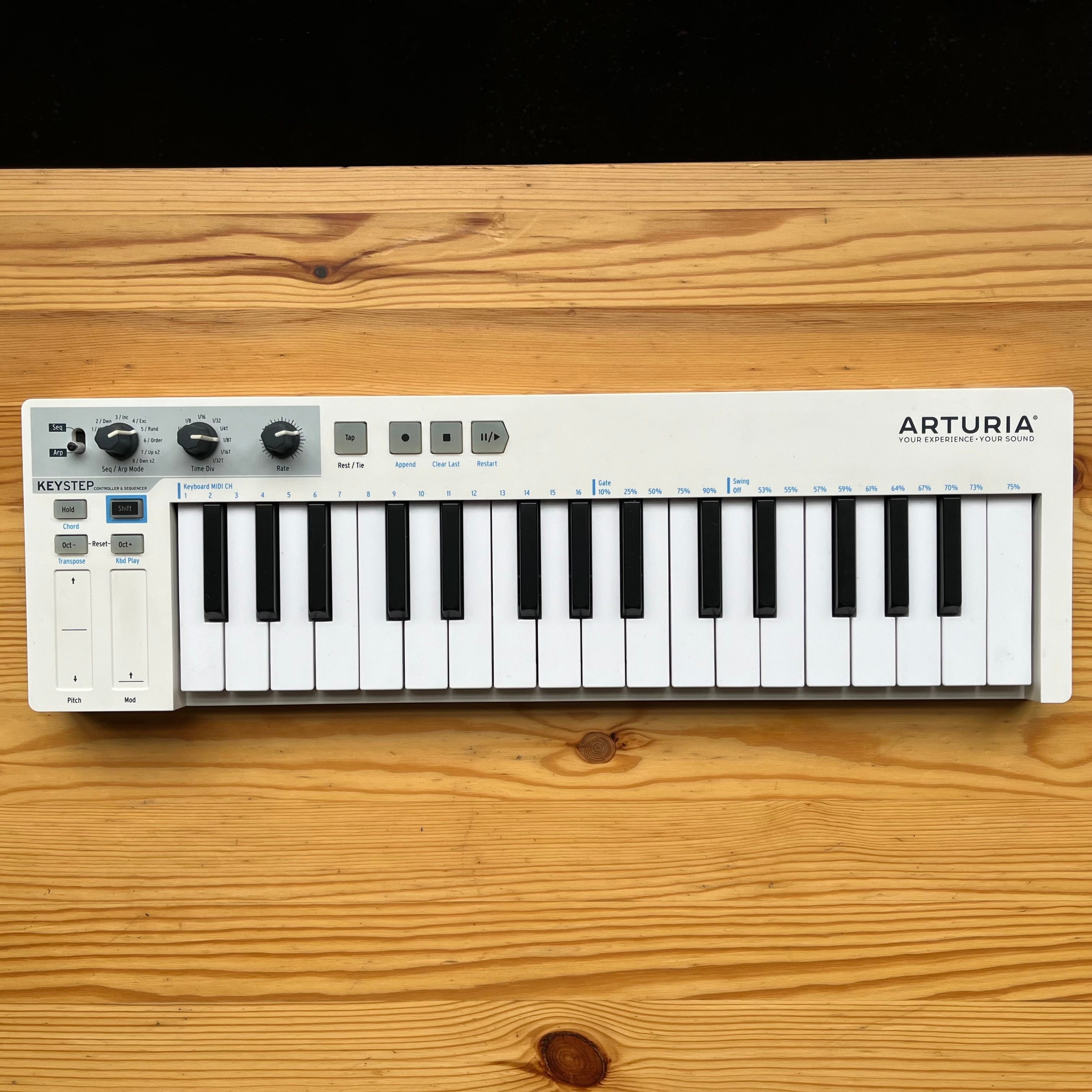 Arturia KeyStep 32-Key MIDI Controller White | Tone Wolf